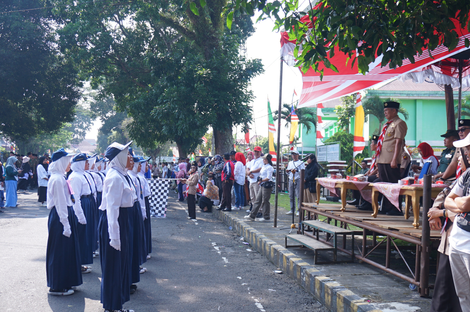 140 Regu Peserta Gerak Jalan Tingkat SMP/MTs Dan Umum Meriahkan HUT RI Ke-78 Di Rejang Lebong ...