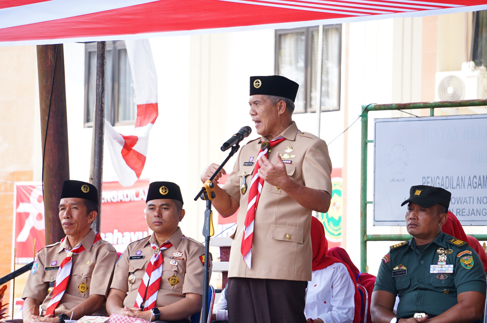 140 Regu Peserta Gerak Jalan Tingkat SMP/MTs Dan Umum Meriahkan HUT RI Ke-78 Di Rejang Lebong ...