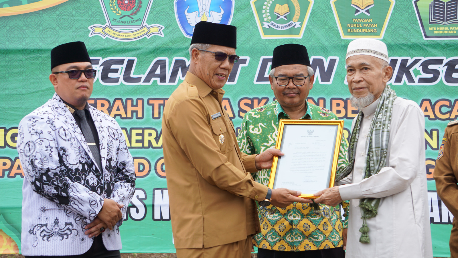 Bupati Izinkan Gedung SMPN 32 Dipinjam Pakai MTs Nurul Fatah ...